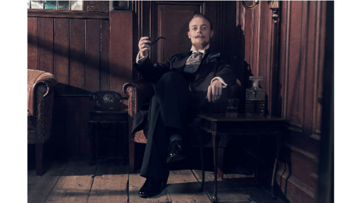 How to Sit Like a Gentleman and Avoid Knee Pain